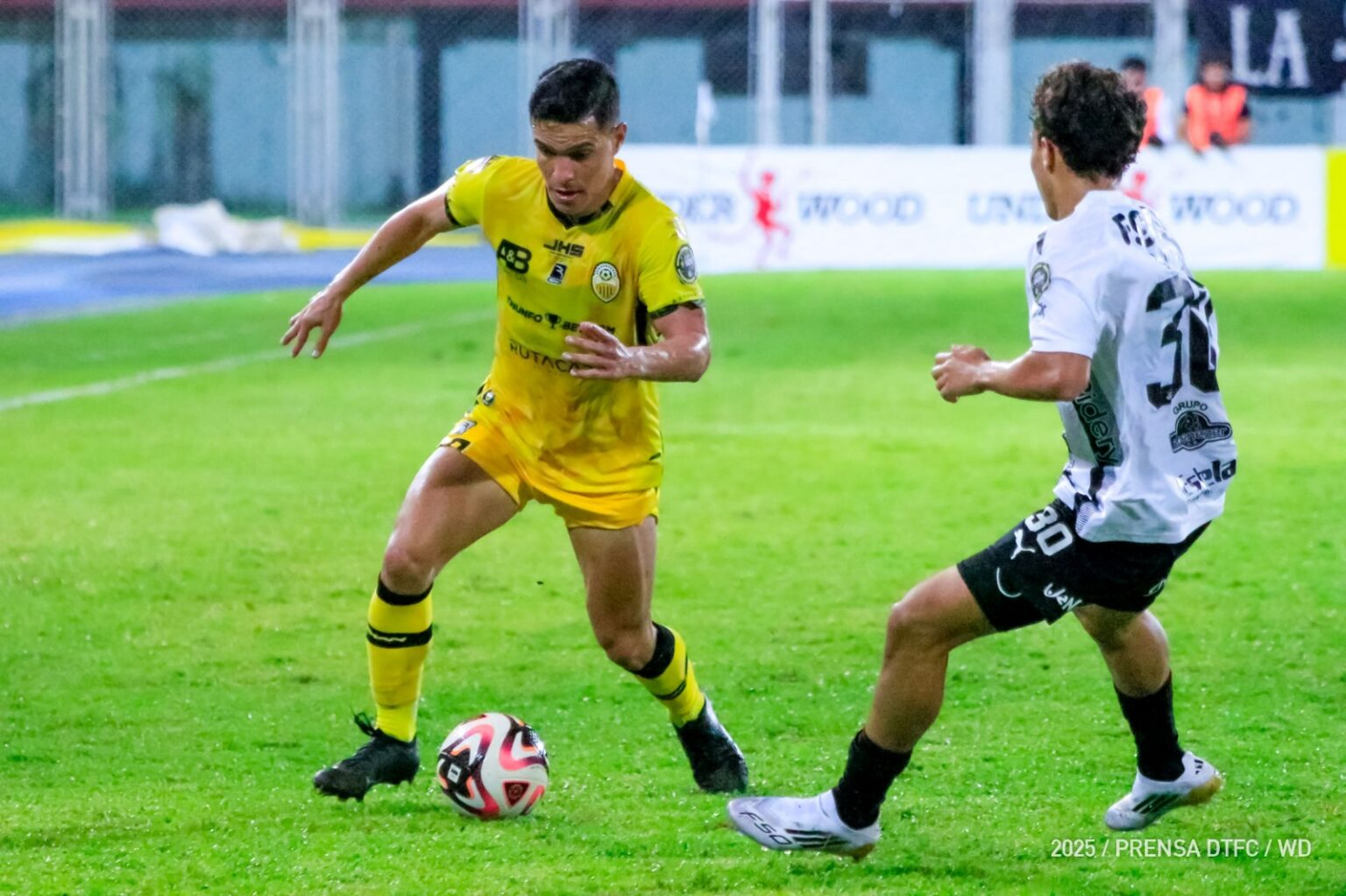 Exitoso debut del campeón Universidad Central – Diario La Nación