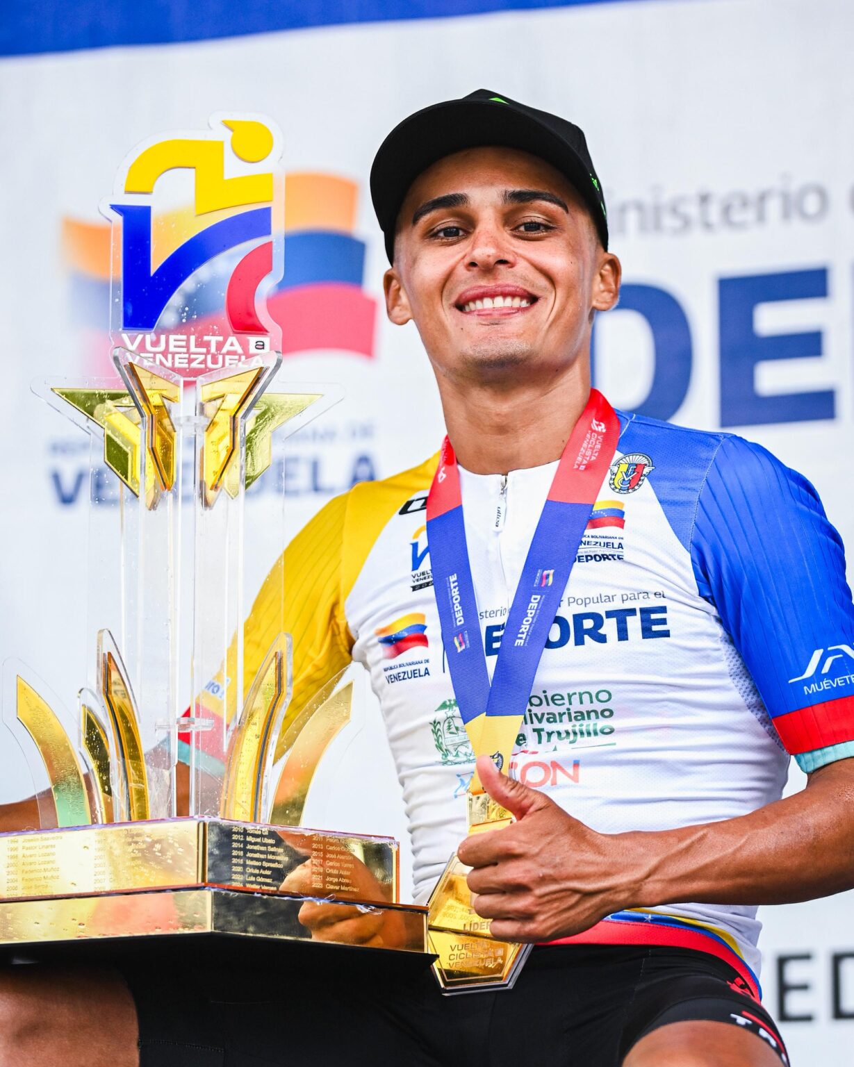 El campeón Luis Mora, estrena título del giro nacional en el Clásico ...