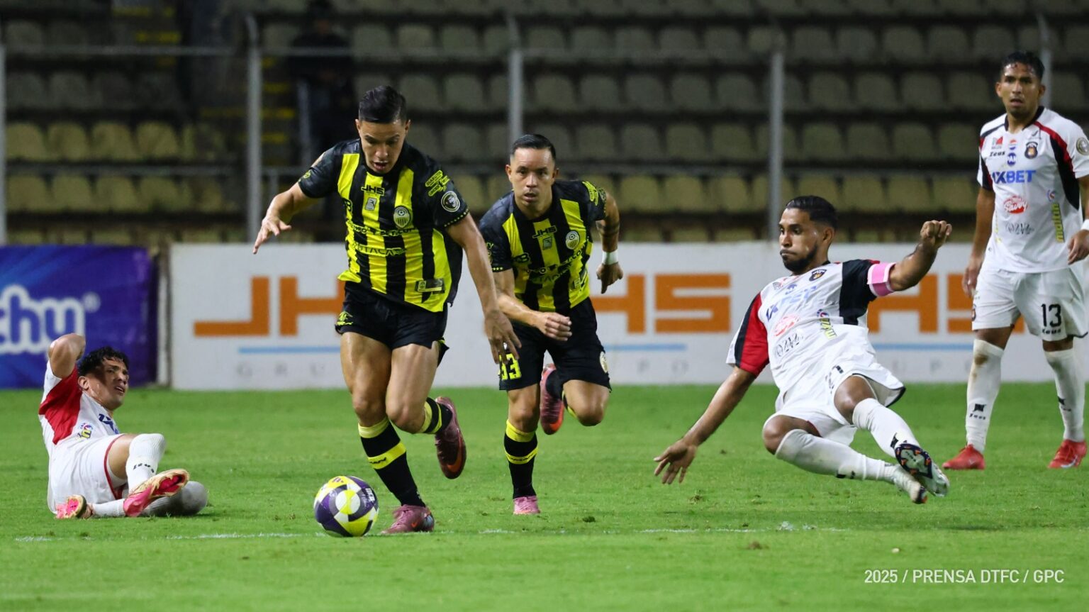 “Luto” en el “Templo”: Táchira perdió el Clásico ante Caracas – Diario ...